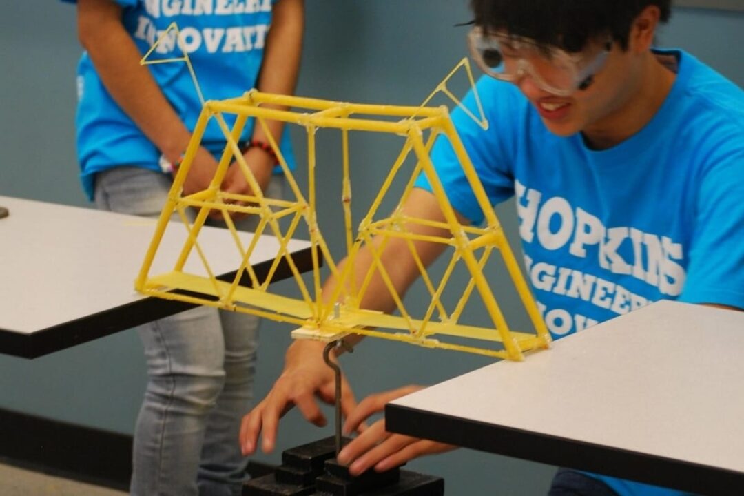 The 3 Best Types of Glue for Building a Spaghetti Bridge - Survival Freedom