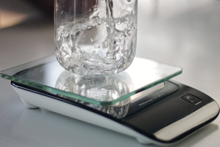 What Does 8 Oz Water Weigh? (With Grams Pounds Ounces Chart) - Survival ...