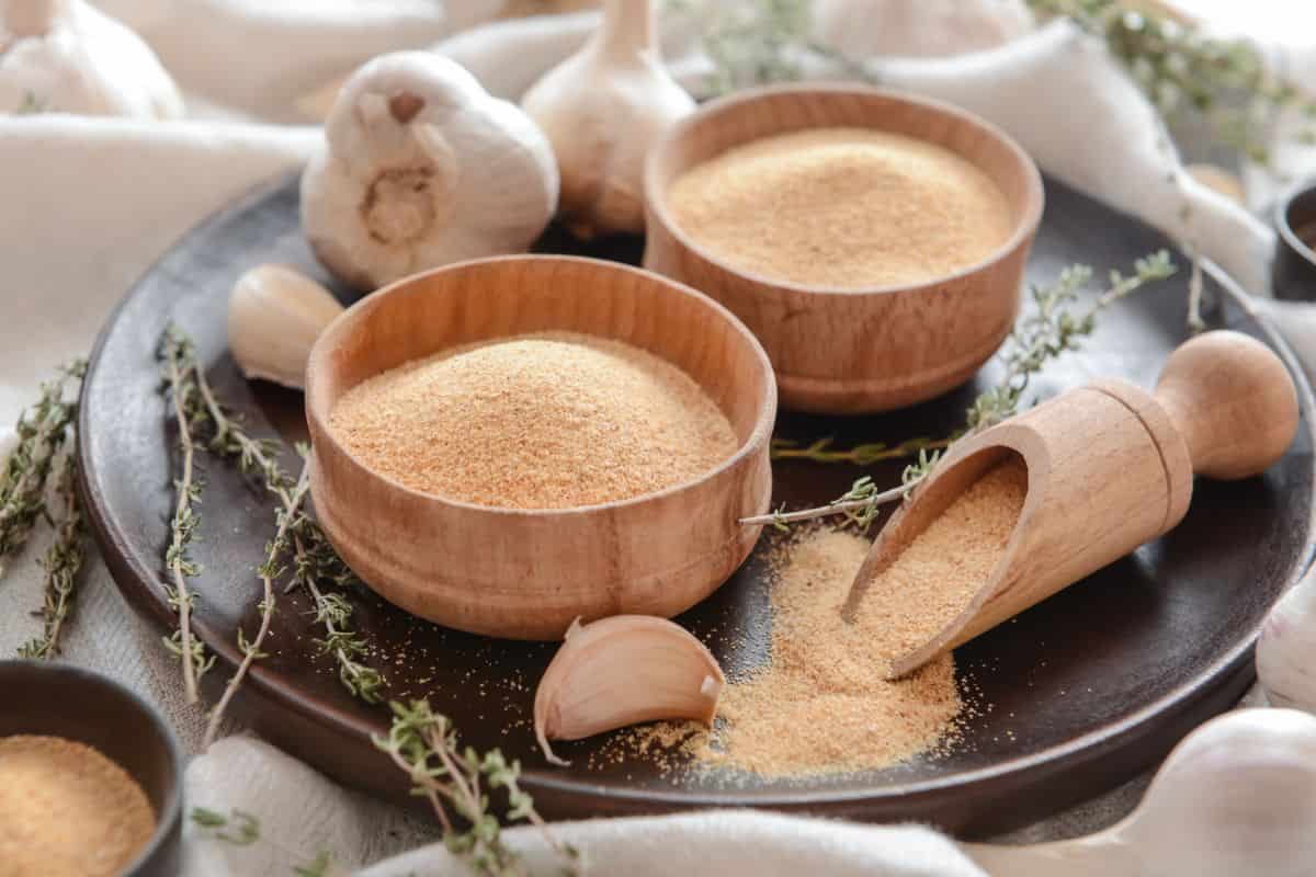 Garlic Powder vs. Garlic Salt (Which To Use When) - Survival Freedom