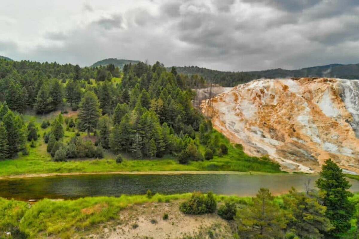 The 12 Safest Places to Live in the World in a Nuclear War - Survival ...